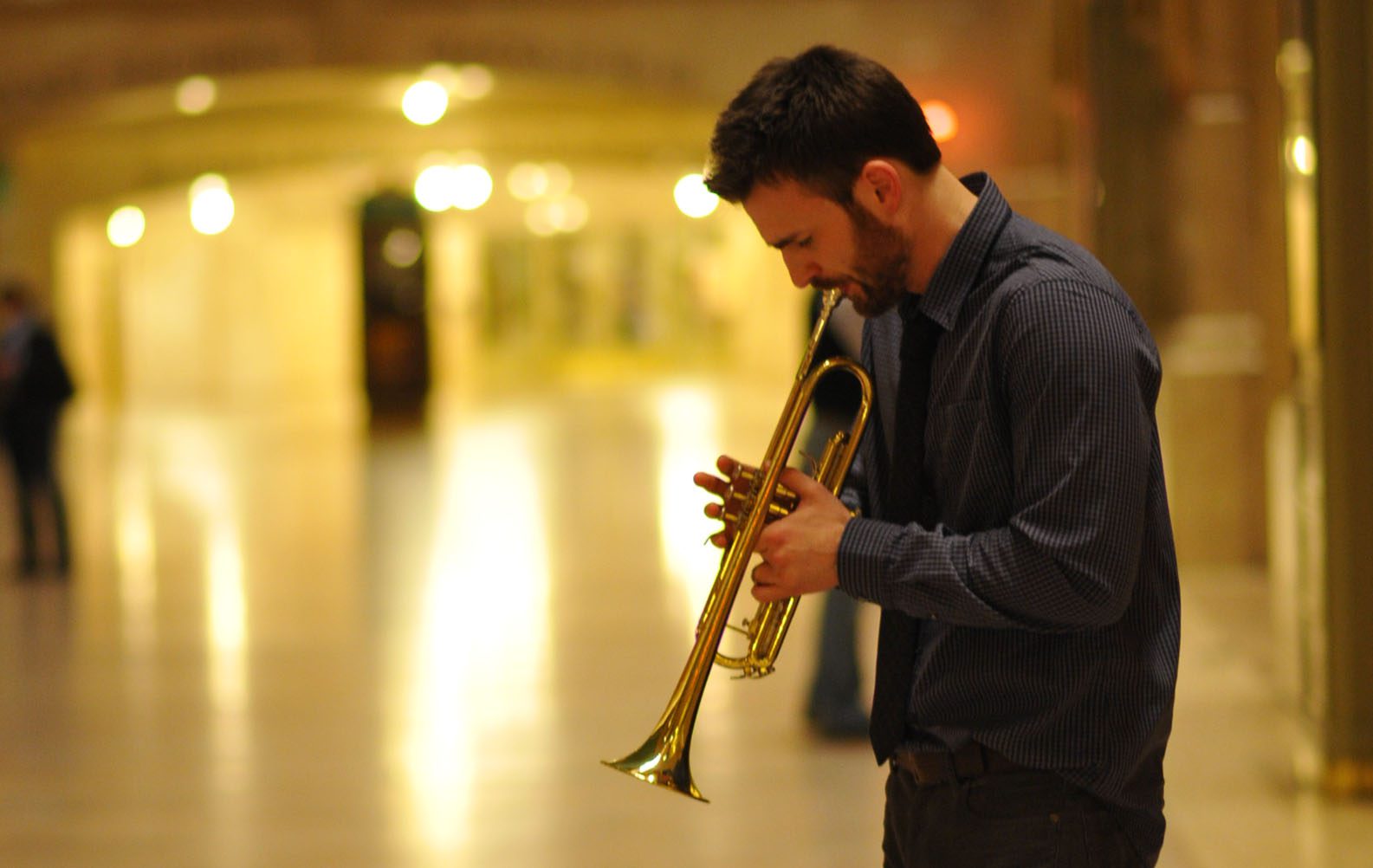 Chris Evans Goes From Superhero to Super Helmer - Front Row Features