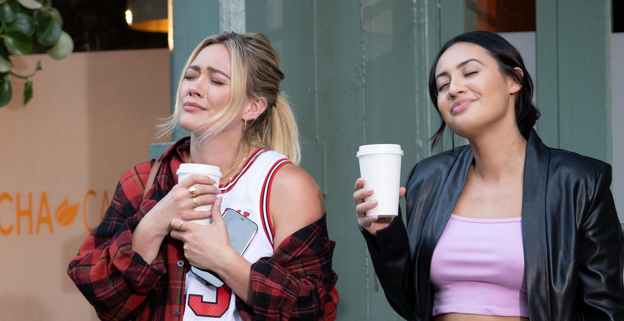 Hilary Duff Stars in 'How I Met Your Father' in Parallel Timeframe to ...