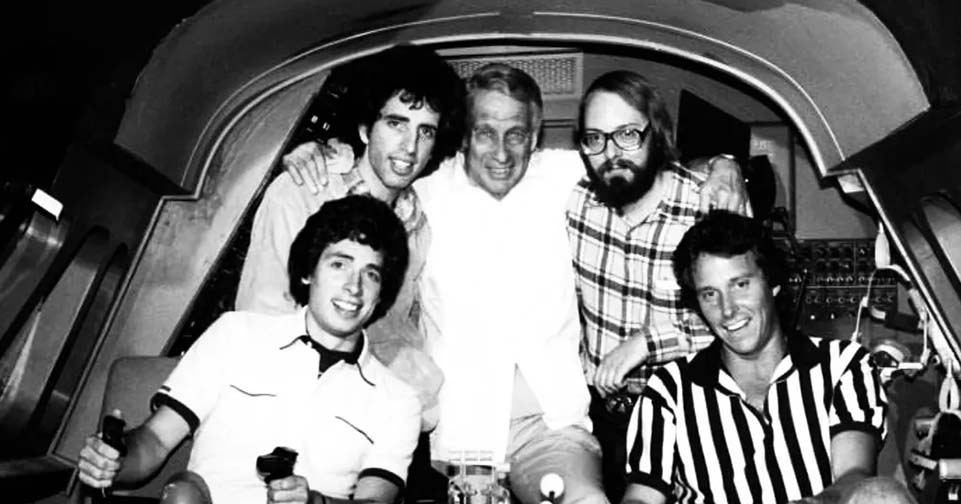 Photos: In Retrospect: Jim Abrahams Flys High in 'Airplane!' - Front ...